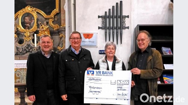 Chorgemeinschaft übergibt 3000 Euro an Förderverein Georgsorgel
